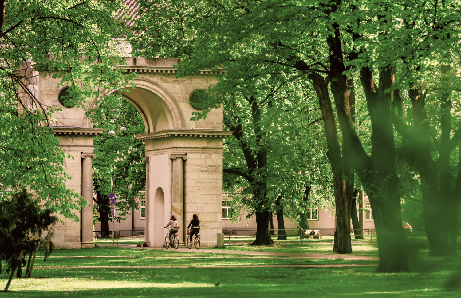 Green oasis in the city rush: 10 picturesque parks in Riga – Neighborhood
