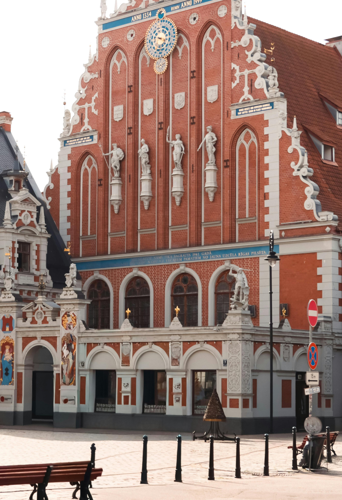 A Guide to Architectural Styles: The Middle Ages and Gothic – Neighborhood